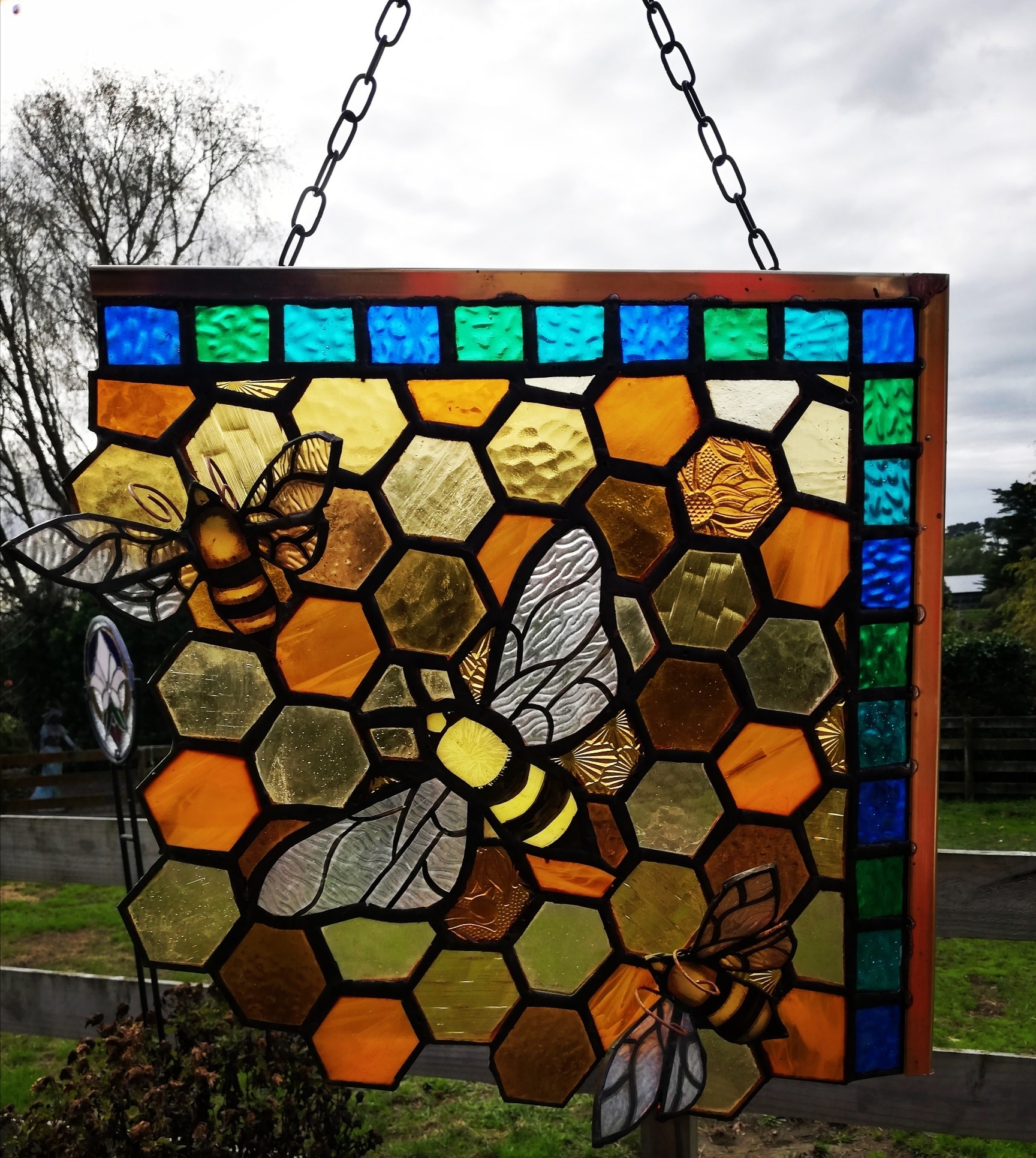 Honey bee suncatcher